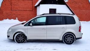 Pelēks Volkswagen Touran 2008 Cēsis, ar dzinēja tilpumu 2.00 L un nobraukumu 324 tūkst. km par 2400 €, foto 5 vietnē AUTOMOTO.COM.LV