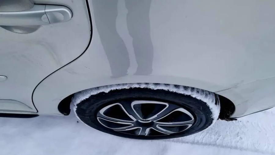 Pelēks Volkswagen Touran 2008 Cēsis, ar dzinēja tilpumu 2.00 L un nobraukumu 324 tūkst. km par 2400 €, foto 15 vietnē AUTOMOTO.COM.LV