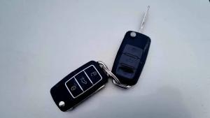 Pelēks Volkswagen Touran 2008 Cēsis, ar dzinēja tilpumu 2.00 L un nobraukumu 324 tūkst. km par 2400 €, foto 22 vietnē AUTOMOTO.COM.LV
