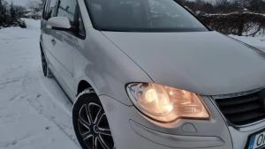 Pelēks Volkswagen Touran 2008 Cēsis, ar dzinēja tilpumu 2.00 L un nobraukumu 324 tūkst. km par 2400 €, foto 25 vietnē AUTOMOTO.COM.LV