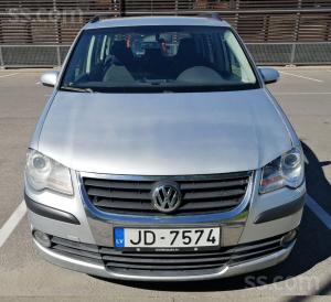 Pelēks Volkswagen Touran 2008 Rīga, ar dzinēja tilpumu 1.90 L un nobraukumu 380 tūkst. km par 1450 €, foto  vietnē AUTOMOTO.COM.LV