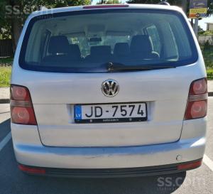 Pelēks Volkswagen Touran 2008 Rīga, ar dzinēja tilpumu 1.90 L un nobraukumu 380 tūkst. km par 1450 €, foto 5 vietnē AUTOMOTO.COM.LV
