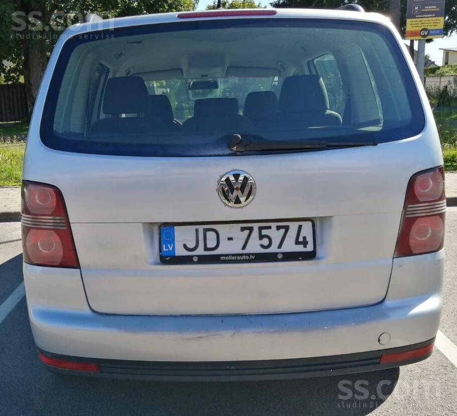Pelēks Volkswagen Touran 2008 Rīga, ar dzinēja tilpumu 1.90 L un nobraukumu 380 tūkst. km par 1450 €, foto 5 vietnē AUTOMOTO.COM.LV