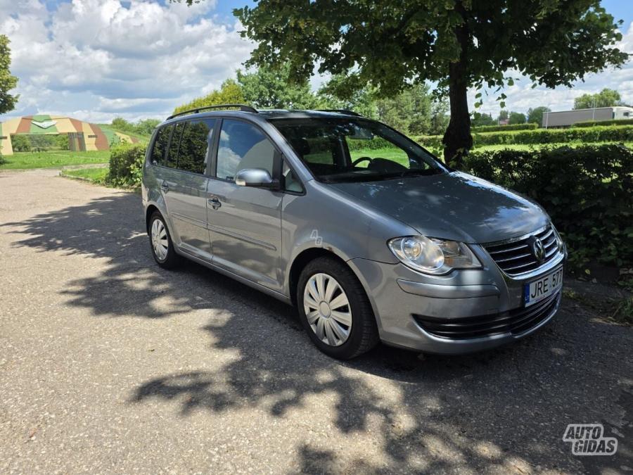 Pelēks Volkswagen Touran 2008 Kauņa, ar dzinēja tilpumu 2.00 L un nobraukumu 245 tūkst. km par 1600 €, foto 3 vietnē AUTOMOTO.COM.LV