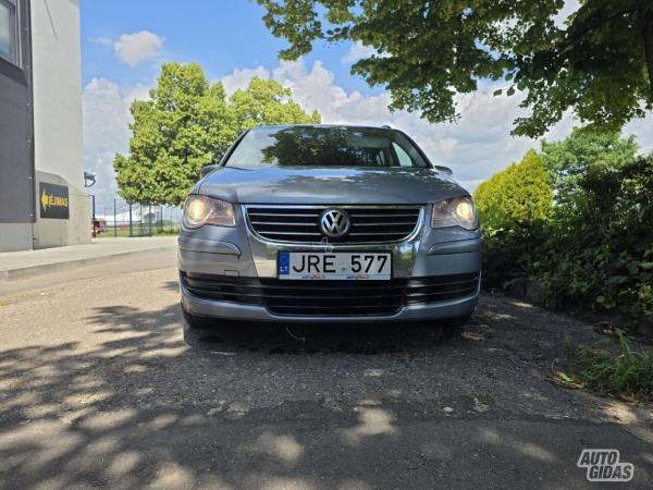 Grey Volkswagen Touran 2008 in Kaunas, with an engine capacity of 2.00 L and mileage of 245 thousand km for 1600 €, photo 3 on AUTOMOTO.COM.LV