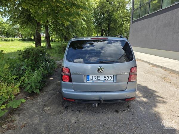 Grey Volkswagen Touran 2008 in Kaunas, with an engine capacity of 2.00 L and mileage of 245 thousand km for 1600 €, photo 5 on AUTOMOTO.COM.LV