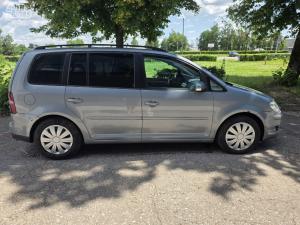 Pelēks Volkswagen Touran 2008 Kauņa, ar dzinēja tilpumu 2.00 L un nobraukumu 245 tūkst. km par 1600 €, foto 7 vietnē AUTOMOTO.COM.LV