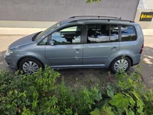 Pelēks Volkswagen Touran 2008 Kauņa, ar dzinēja tilpumu 2.00 L un nobraukumu 245 tūkst. km par 1600 €, foto 8 vietnē AUTOMOTO.COM.LV