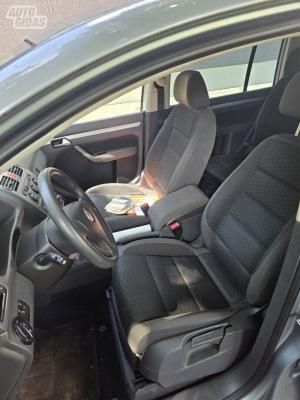 Pelēks Volkswagen Touran 2008 Kauņa, ar dzinēja tilpumu 2.00 L un nobraukumu 245 tūkst. km par 1600 €, foto 11 vietnē AUTOMOTO.COM.LV