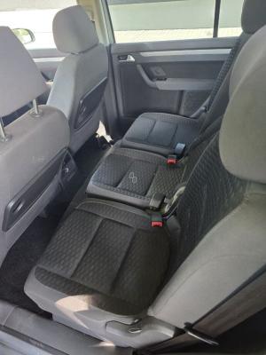 Pelēks Volkswagen Touran 2008 Kauņa, ar dzinēja tilpumu 2.00 L un nobraukumu 245 tūkst. km par 1600 €, foto 12 vietnē AUTOMOTO.COM.LV