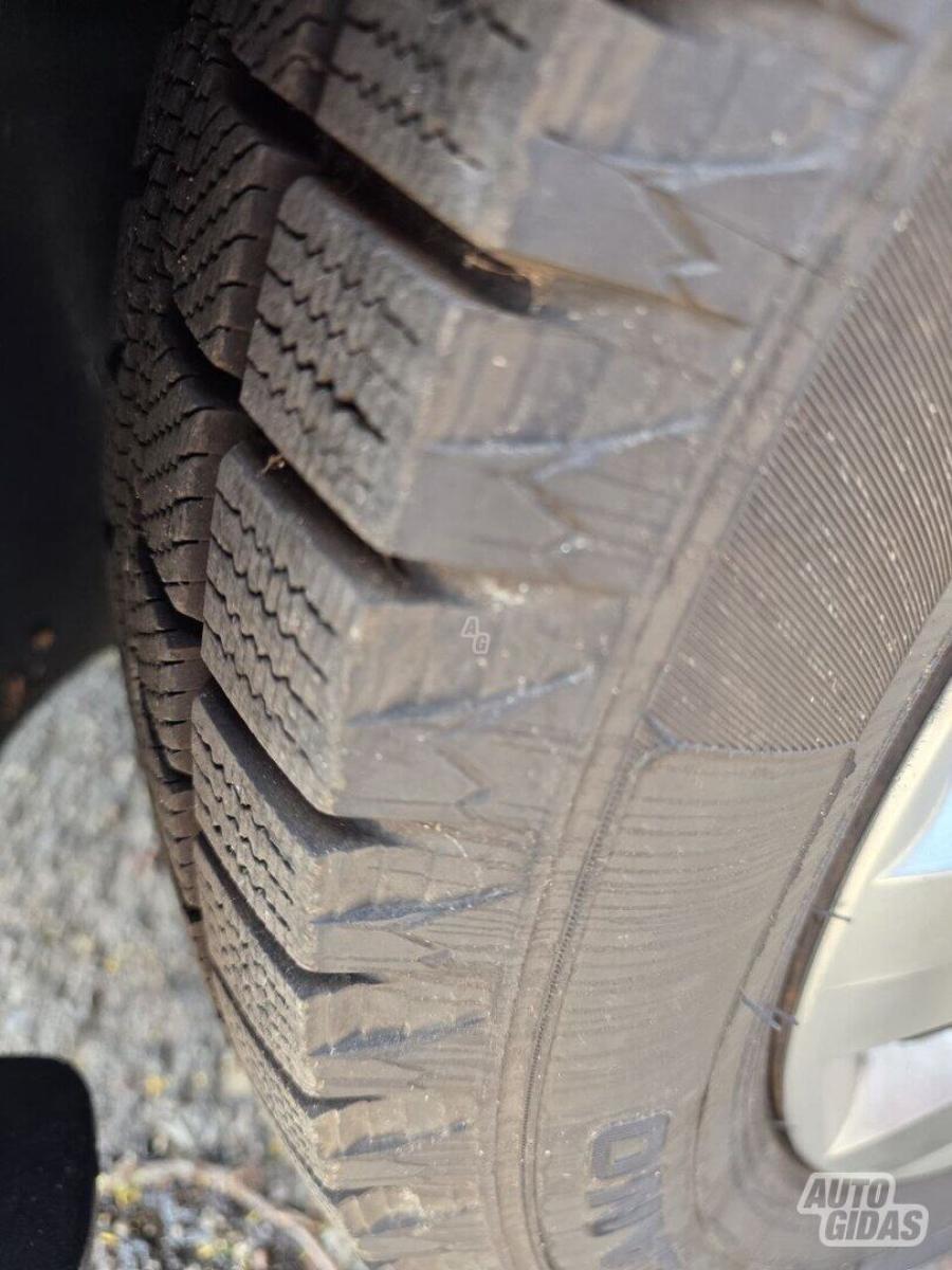 Pelēks Volkswagen Touran 2008 Kauņa, ar dzinēja tilpumu 2.00 L un nobraukumu 245 tūkst. km par 1600 €, foto 13 vietnē AUTOMOTO.COM.LV