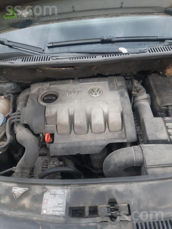 Grey Volkswagen Touran 2008 in Ogre, with an engine capacity of 1.90 L and mileage of 359 thousand km for 700 €, photo 6 on AUTOMOTO.COM.LV