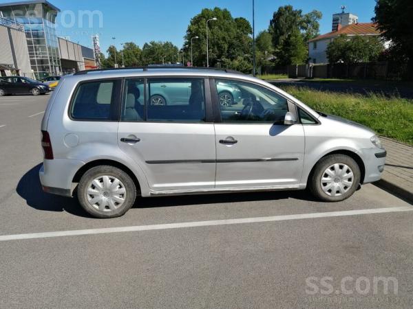 Grey Volkswagen Touran 2008 in Riga, with an engine capacity of 1.90 L and mileage of 380 thousand km for 1350 €, photo 3 on AUTOMOTO.COM.LV