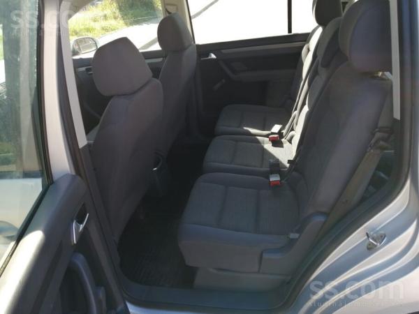 Grey Volkswagen Touran 2008 in Riga, with an engine capacity of 1.90 L and mileage of 380 thousand km for 1350 €, photo 8 on AUTOMOTO.COM.LV