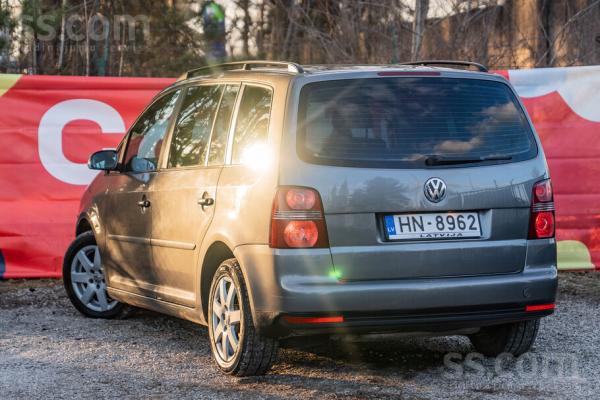 Grey Volkswagen Touran 2008 in Riga, with an engine capacity of 1.90 L and mileage of 269 thousand km for 2250 €, photo 4 on AUTOMOTO.COM.LV