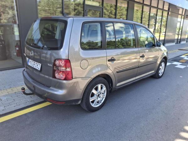 Grey Volkswagen Touran 2008 in Utena, with an engine capacity of 1.90 L and mileage of 256 thousand km for 2950 €, photo 6 on AUTOMOTO.COM.LV