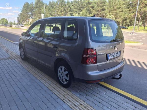 Grey Volkswagen Touran 2008 in Utena, with an engine capacity of 1.90 L and mileage of 256 thousand km for 2950 €, photo 7 on AUTOMOTO.COM.LV