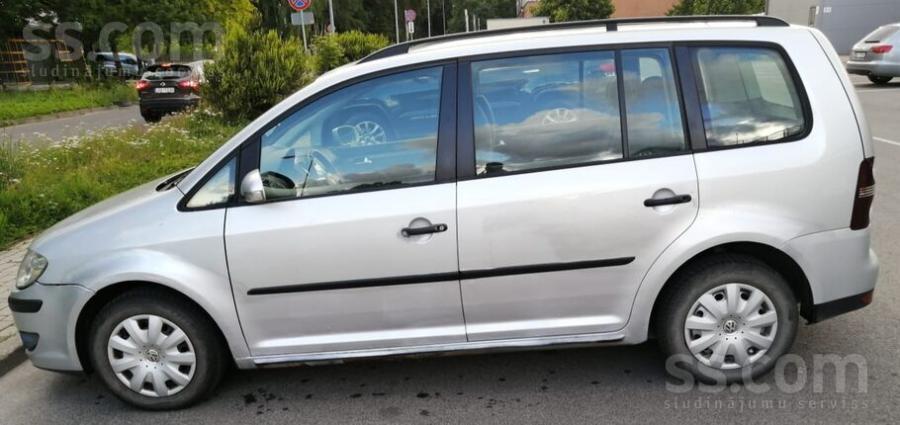 Grey Volkswagen Touran 2008 in Riga, with an engine capacity of 1.90 L and mileage of 380 thousand km for 1300 €, photo 3 on AUTOMOTO.COM.LV