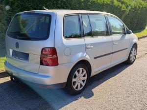 Pelēks Volkswagen Touran 2008 Marijampole, ar dzinēja tilpumu 0.00 L un nobraukumu 270 tūkst. km par 3200 €, foto 3 vietnē AUTOMOTO.COM.LV