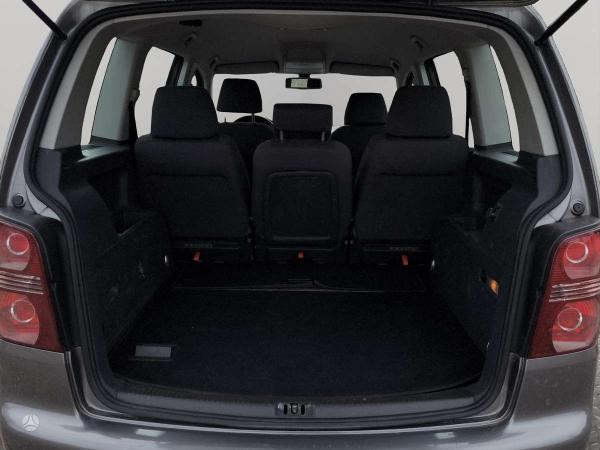 Pelēks Volkswagen Touran 2008 Viļņa, ar dzinēja tilpumu 1.90 L un nobraukumu 435 tūkst. km par 3900 €, foto 10 vietnē AUTOMOTO.COM.LV