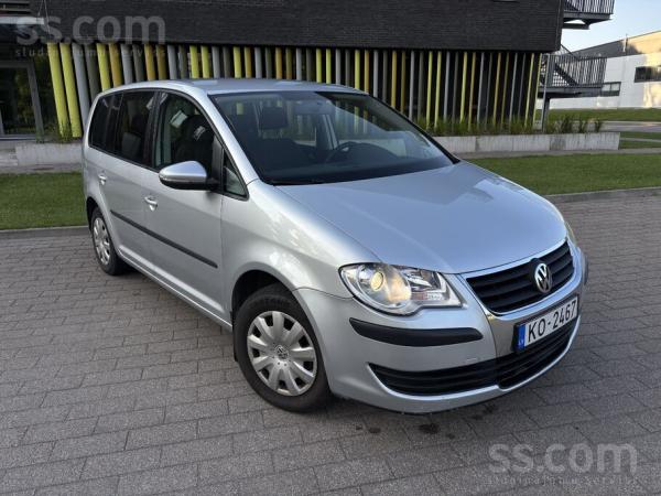 Grey Volkswagen Touran 2008 in Dobele, with an engine capacity of 1.90 L and mileage of 224 thousand km for 2500 €, photo 1 on AUTOMOTO.COM.LV