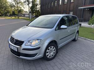 Grey Volkswagen Touran 2008 in Dobele, with an engine capacity of 1.90 L and mileage of 224 thousand km for 2500 €, photo 3 on AUTOMOTO.COM.LV