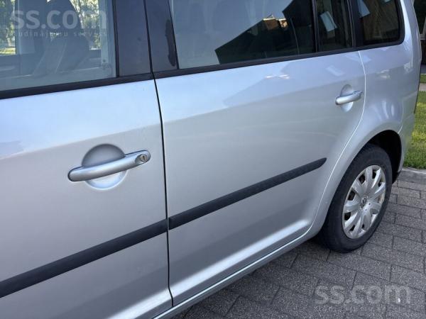 Grey Volkswagen Touran 2008 in Dobele, with an engine capacity of 1.90 L and mileage of 224 thousand km for 2500 €, photo 9 on AUTOMOTO.COM.LV