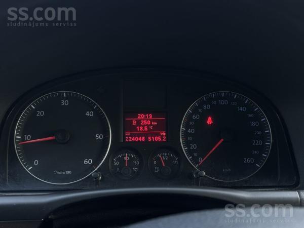 Grey Volkswagen Touran 2008 in Dobele, with an engine capacity of 1.90 L and mileage of 224 thousand km for 2500 €, photo 10 on AUTOMOTO.COM.LV