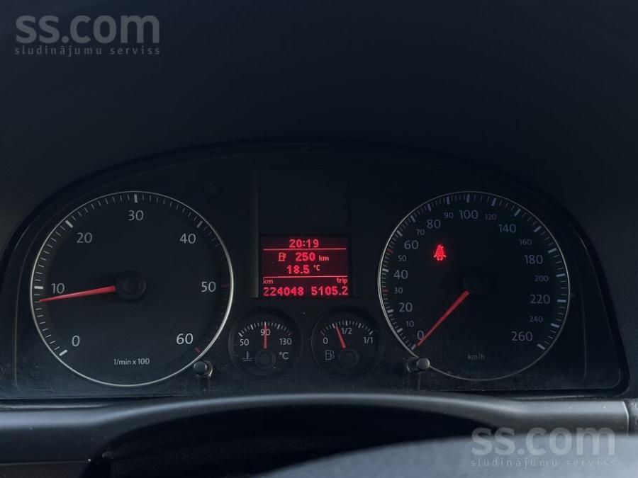 Grey Volkswagen Touran 2008 in Dobele, with an engine capacity of 1.90 L and mileage of 224 thousand km for 2500 €, photo 11 on AUTOMOTO.COM.LV