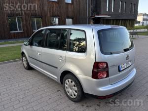 Grey Volkswagen Touran 2008 in Dobele, with an engine capacity of 1.90 L and mileage of 224 thousand km for 2500 €, photo 3 on AUTOMOTO.COM.LV