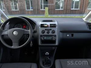 Grey Volkswagen Touran 2008 in Dobele, with an engine capacity of 1.90 L and mileage of 224 thousand km for 2500 €, photo 9 on AUTOMOTO.COM.LV