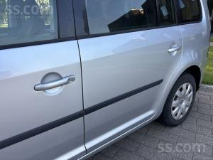 Grey Volkswagen Touran 2008 in Dobele, with an engine capacity of 1.90 L and mileage of 224 thousand km for 2500 €, photo 10 on AUTOMOTO.COM.LV