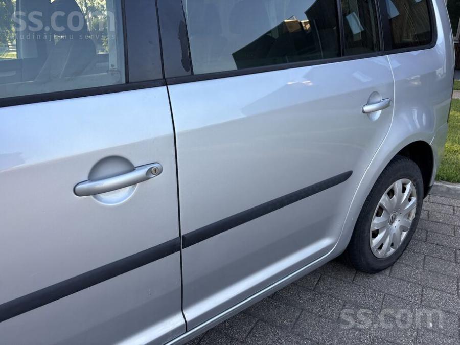 Grey Volkswagen Touran 2008 in Dobele, with an engine capacity of 1.90 L and mileage of 224 thousand km for 2500 €, photo 10 on AUTOMOTO.COM.LV