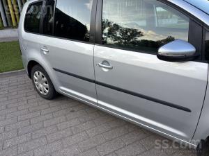 Grey Volkswagen Touran 2008 in Dobele, with an engine capacity of 1.90 L and mileage of 224 thousand km for 2500 €, photo 11 on AUTOMOTO.COM.LV