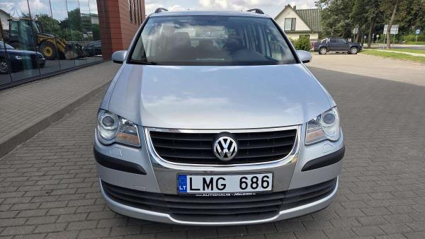 Grey Volkswagen Touran 2008 in Utena, with an engine capacity of 1.90 L and mileage of 269 thousand km for 2950 €, photo 5 on AUTOMOTO.COM.LV