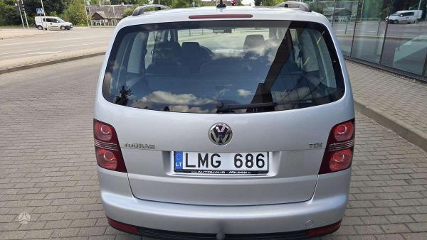 Grey Volkswagen Touran 2008 in Utena, with an engine capacity of 1.90 L and mileage of 269 thousand km for 2950 €, photo 6 on AUTOMOTO.COM.LV