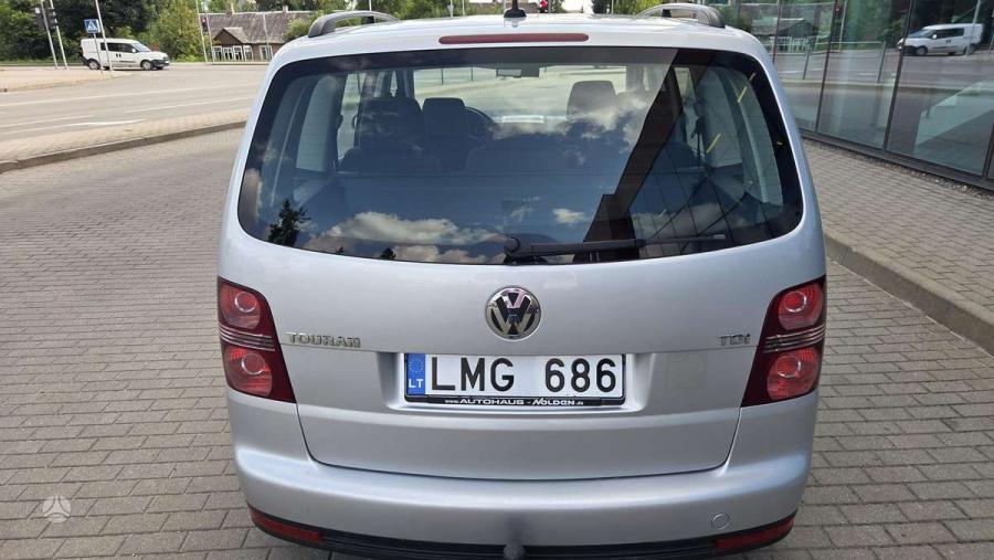 Pelēks Volkswagen Touran 2008 Utena, ar dzinēja tilpumu 1.90 L un nobraukumu 269 tūkst. km par 2950 €, foto 7 vietnē AUTOMOTO.COM.LV