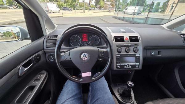 Grey Volkswagen Touran 2008 in Utena, with an engine capacity of 1.90 L and mileage of 269 thousand km for 2950 €, photo 9 on AUTOMOTO.COM.LV