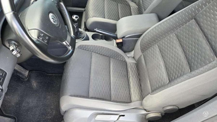Pelēks Volkswagen Touran 2008 Utena, ar dzinēja tilpumu 1.90 L un nobraukumu 269 tūkst. km par 2950 €, foto 14 vietnē AUTOMOTO.COM.LV