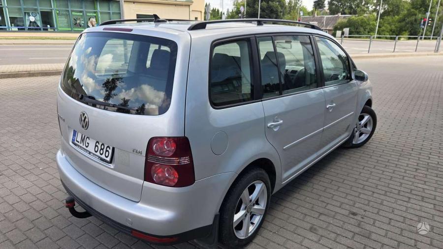 Pelēks Volkswagen Touran 2008 Utena, ar dzinēja tilpumu 1.90 L un nobraukumu 269 tūkst. km par 2950 €, foto 18 vietnē AUTOMOTO.COM.LV