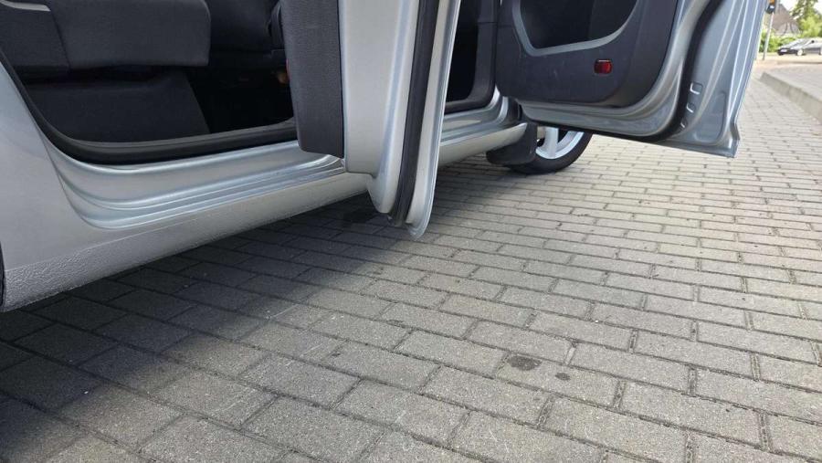 Pelēks Volkswagen Touran 2008 Utena, ar dzinēja tilpumu 1.90 L un nobraukumu 269 tūkst. km par 2950 €, foto 23 vietnē AUTOMOTO.COM.LV