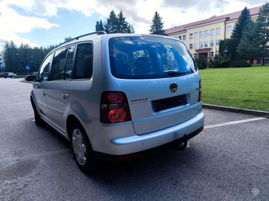 Grey Volkswagen Touran 2008 in Marijampole, with an engine capacity of 1.39 L and mileage of 171 thousand km for 3200 €, photo 3 on AUTOMOTO.COM.LV