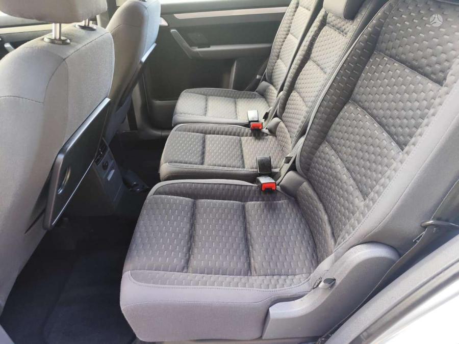 Grey Volkswagen Touran 2008 in Marijampole, with an engine capacity of 1.39 L and mileage of 171 thousand km for 3200 €, photo 10 on AUTOMOTO.COM.LV