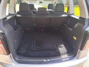 Grey Volkswagen Touran 2008 in Marijampole, with an engine capacity of 1.39 L and mileage of 171 thousand km for 3200 €, photo 11 on AUTOMOTO.COM.LV