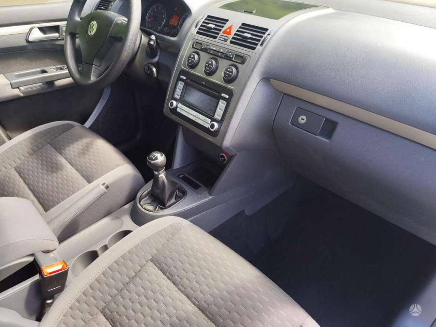 Grey Volkswagen Touran 2008 in Marijampole, with an engine capacity of 1.39 L and mileage of 171 thousand km for 3200 €, photo 13 on AUTOMOTO.COM.LV