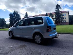 Grey Volkswagen Touran 2008 in Marijampole, with an engine capacity of 1.39 L and mileage of 171 thousand km for 3200 €, photo 16 on AUTOMOTO.COM.LV