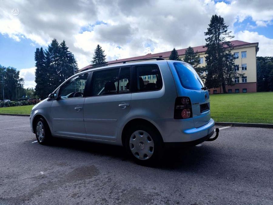 Grey Volkswagen Touran 2008 in Marijampole, with an engine capacity of 1.39 L and mileage of 171 thousand km for 3200 €, photo 16 on AUTOMOTO.COM.LV