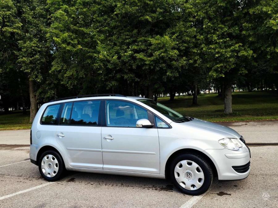 Grey Volkswagen Touran 2008 in Marijampole, with an engine capacity of 1.39 L and mileage of 171 thousand km for 3200 €, photo 18 on AUTOMOTO.COM.LV