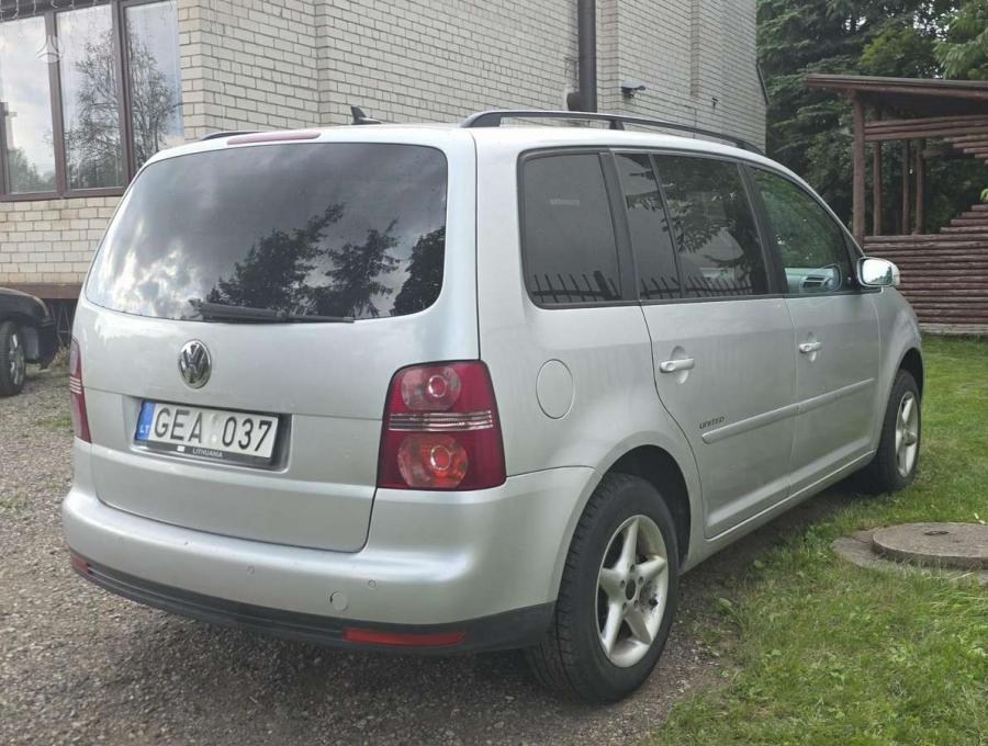 Серый Фольксваген Туран 2008 в Вильнюс, объемом двигателя 1.97 л и пробегом 394 тыс. км за 2300 €, фото 4 на AUTOMOTO.COM.LV