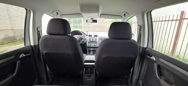 Pelēks Volkswagen Touran 2008 Viļņa, ar dzinēja tilpumu 1.97 L un nobraukumu 394 tūkst. km par 2300 €, foto 6 vietnē AUTOMOTO.COM.LV
